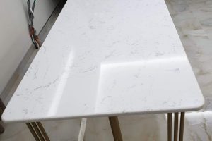 Klub i trpezarijski stolovi od mermera, granita i kvarca